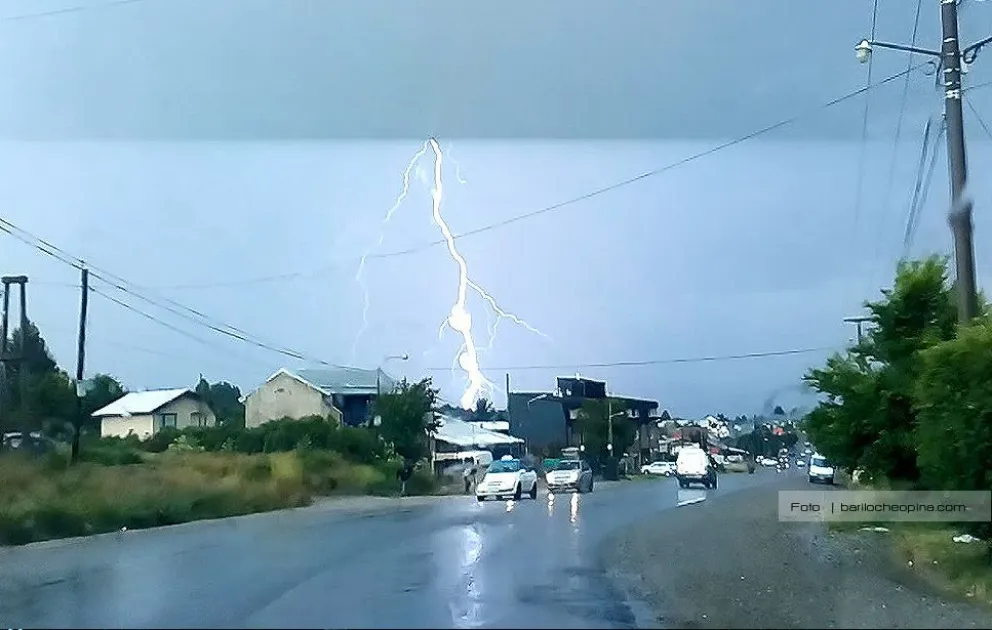 Lluvia, truenos, viento y cortes de luz en Bariloche | BarilocheOpina