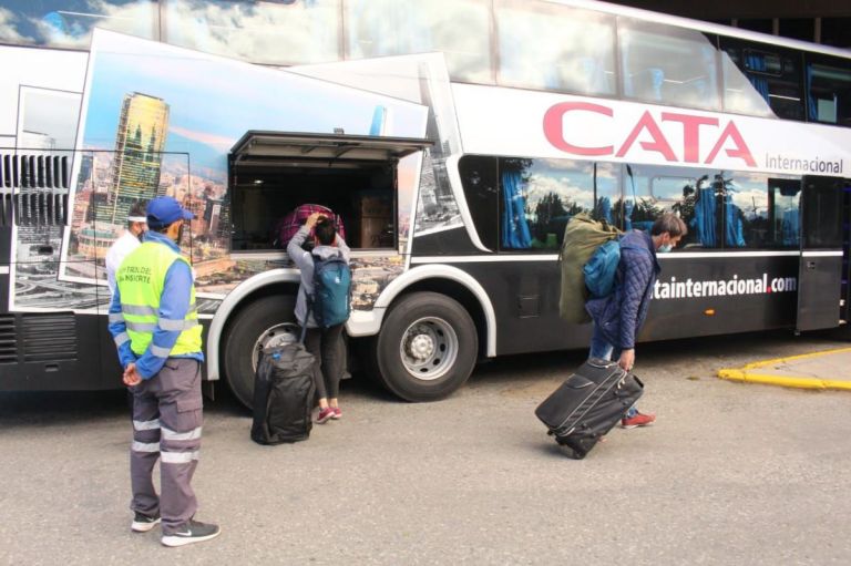 Tras 8 meses, llegó el primer micro de larga distancia a Bariloche ...