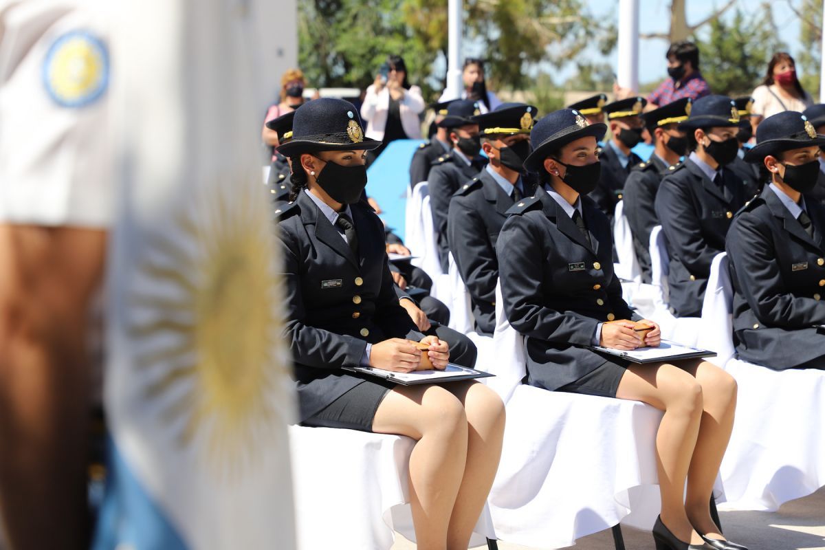 Egresaron 50 oficiales ayudantes de la Policía | BarilocheOpina